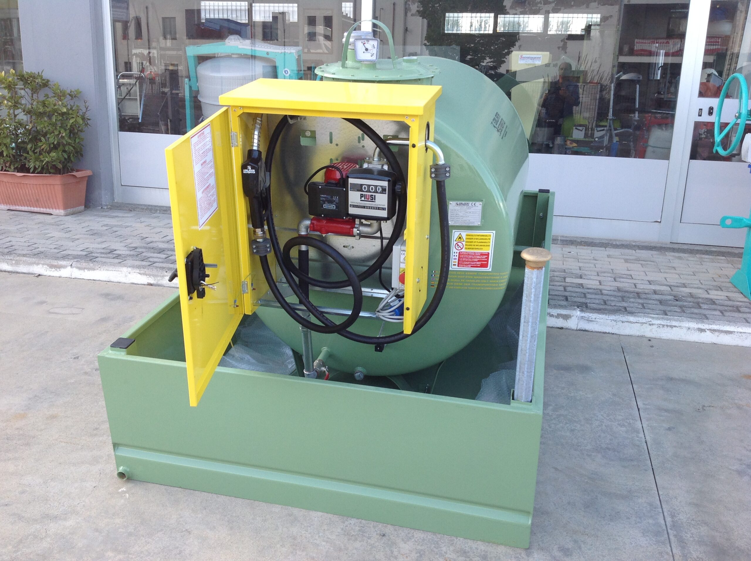 Cisterna Gasolio Lt 1300 EMILIANA SERBATOI Sangiovanni Macchine